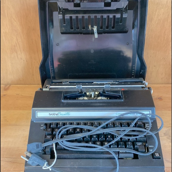Brothers | Other | Brother Cassette Portable Electric Typewriter ...